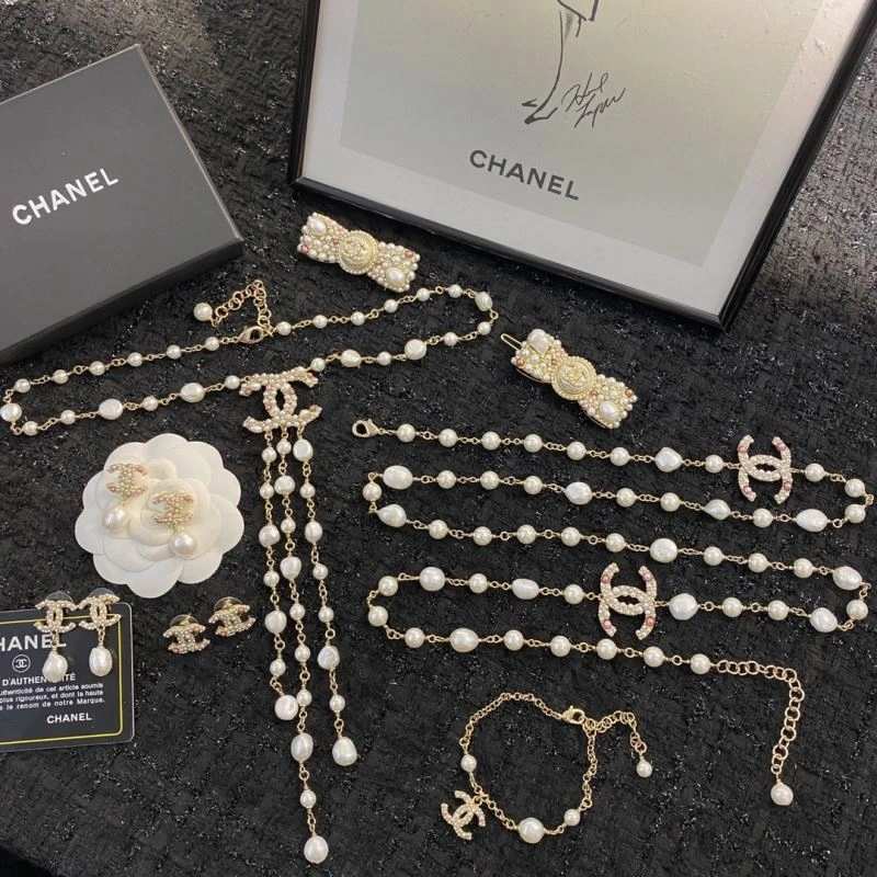Top match Chanel Necklaces