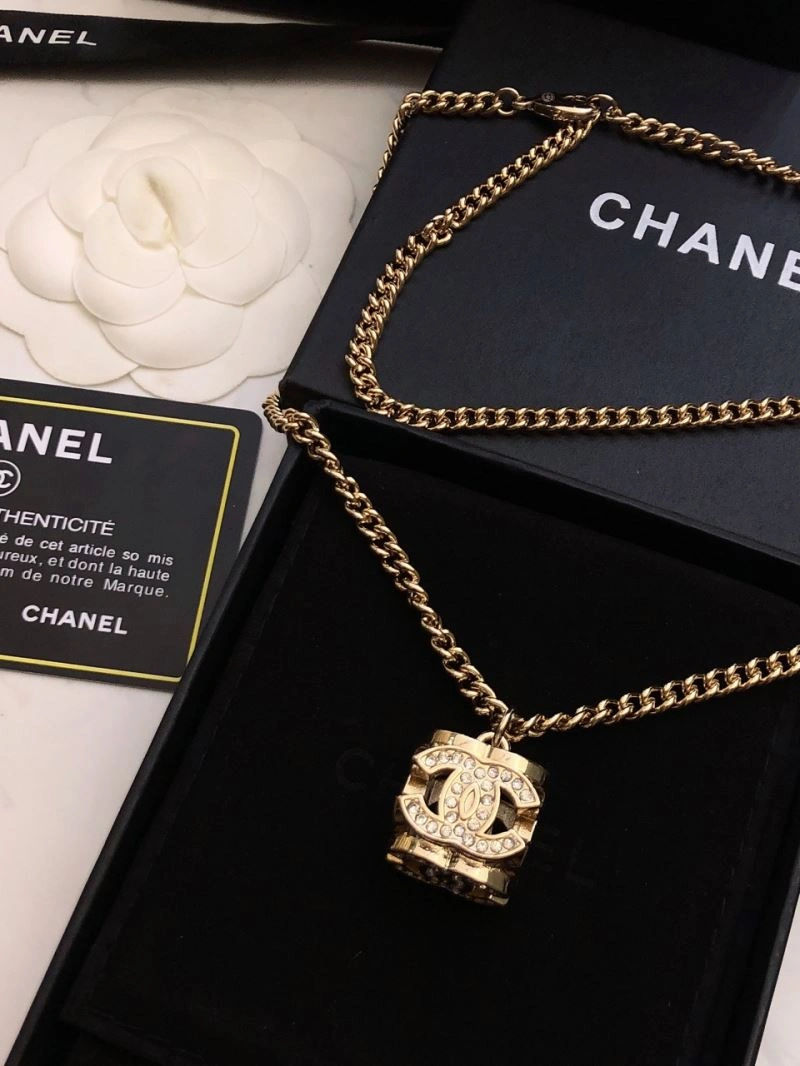Bargain Chanel Necklaces