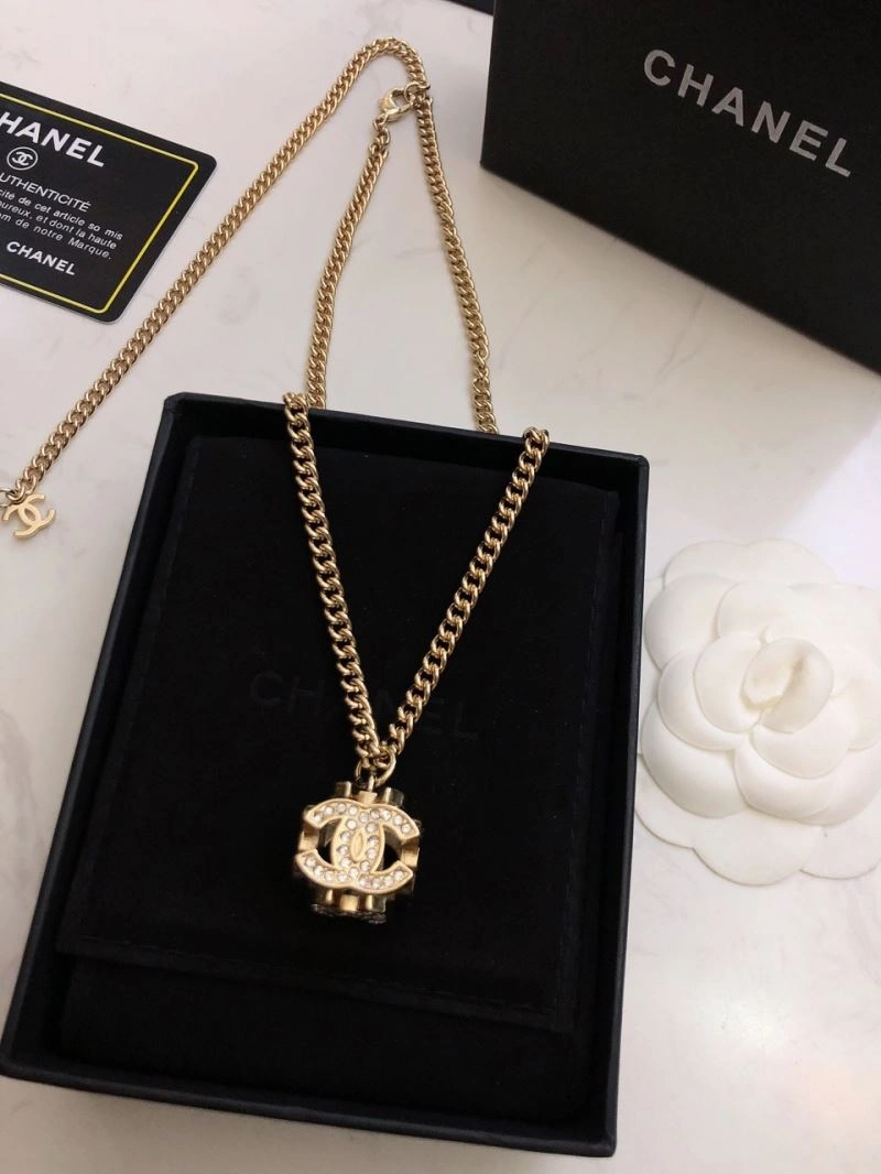 Bargain Chanel Necklaces