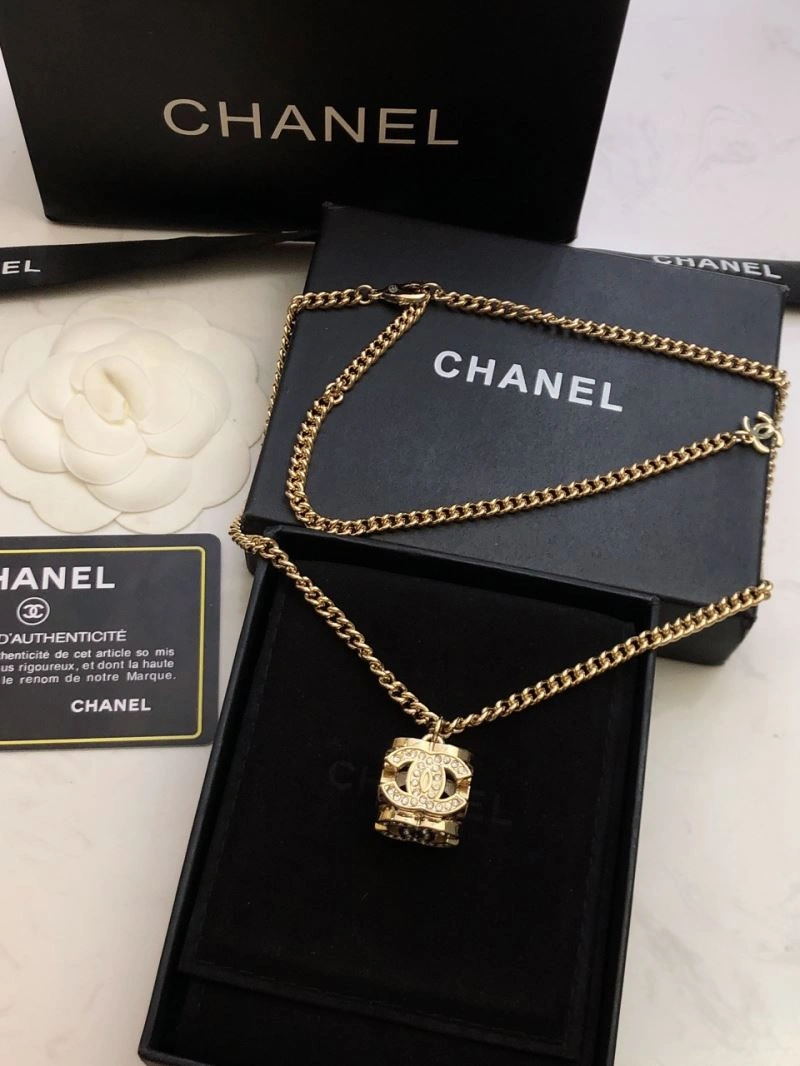 Bargain Chanel Necklaces