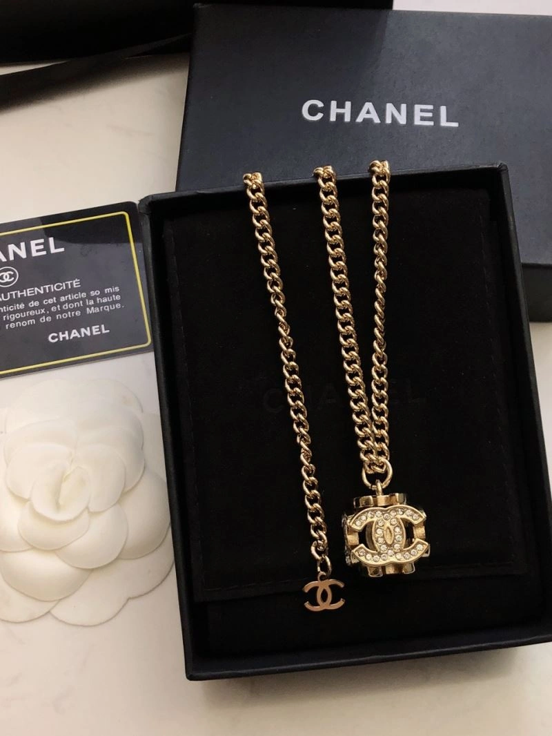 Bargain Chanel Necklaces