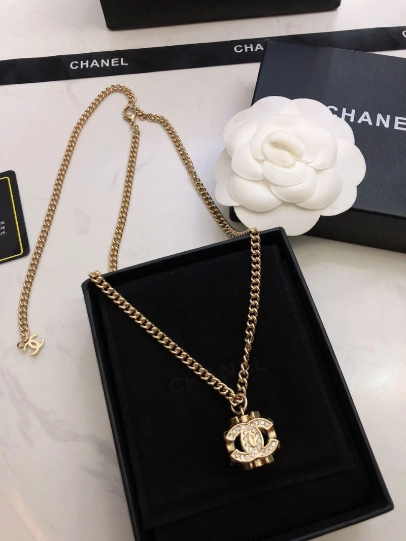 Bargain Chanel Necklaces