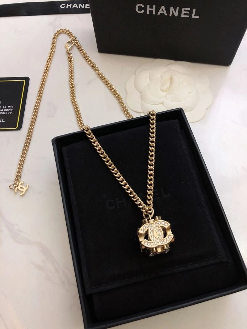 Bargain Chanel Necklaces