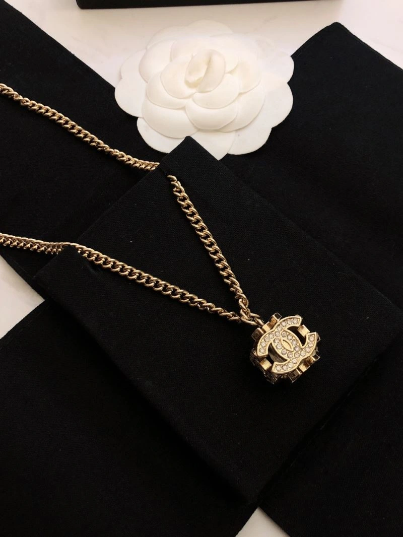Bargain Chanel Necklaces