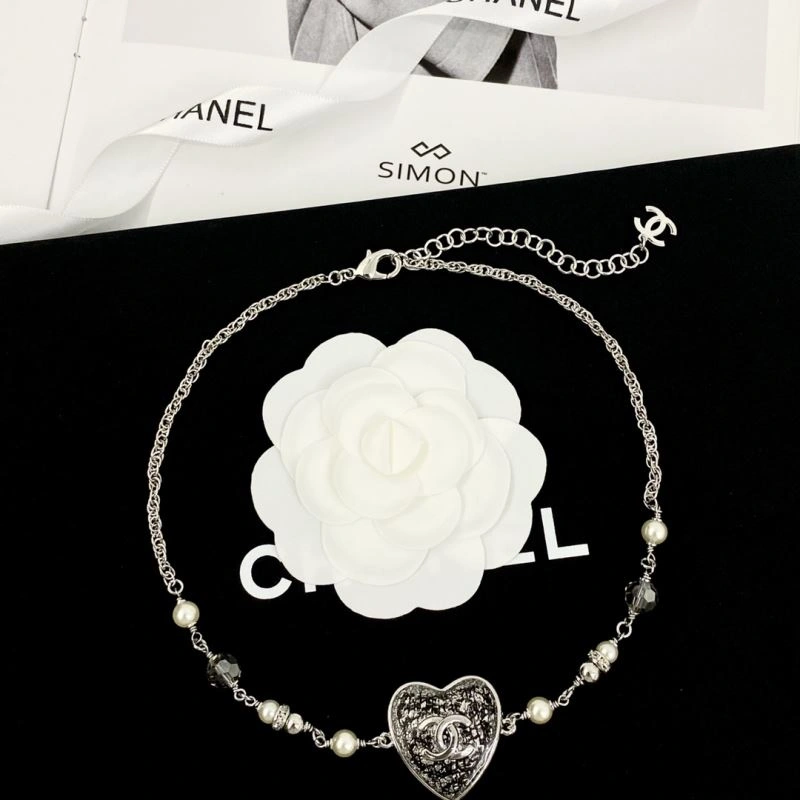 Top mirror Chanel Necklaces