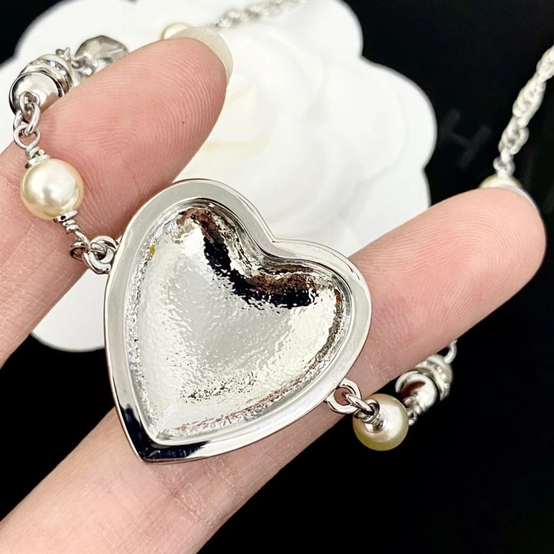 Top mirror Chanel Necklaces
