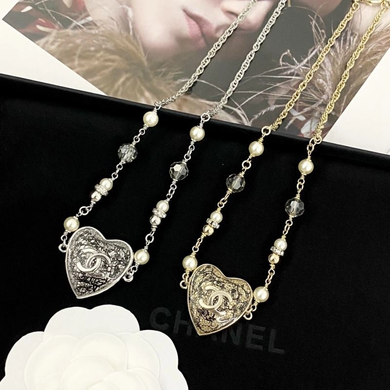 Top mirror Chanel Necklaces