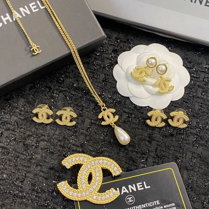 Value-priced Chanel Necklaces