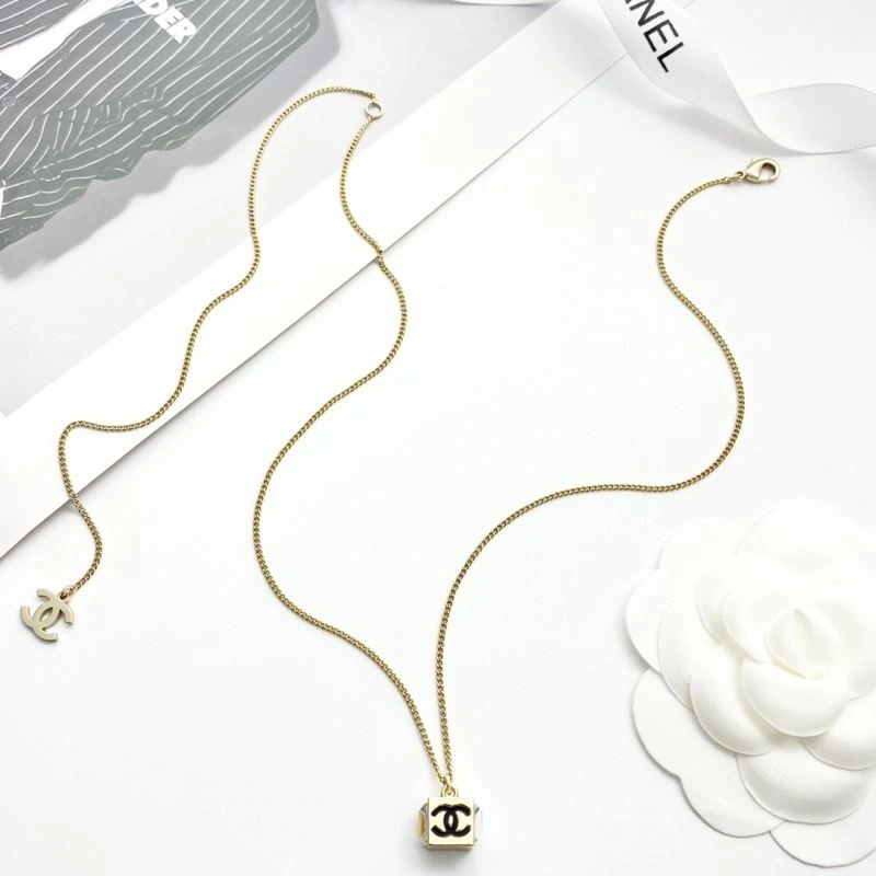 Top match Chanel Necklaces