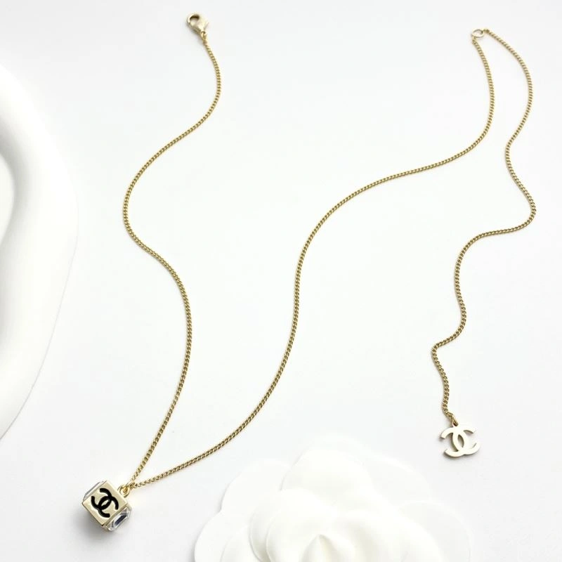 Top match Chanel Necklaces
