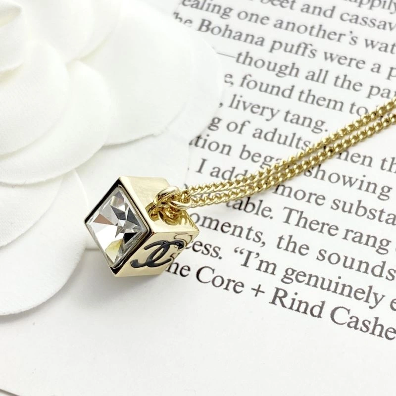 Top match Chanel Necklaces