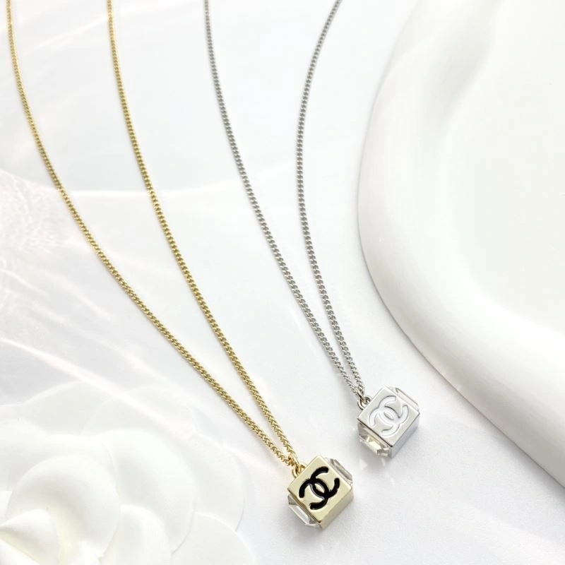 Top match Chanel Necklaces