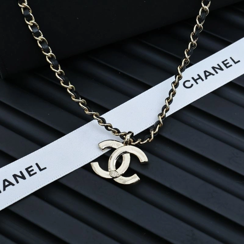 Top match Chanel Necklaces