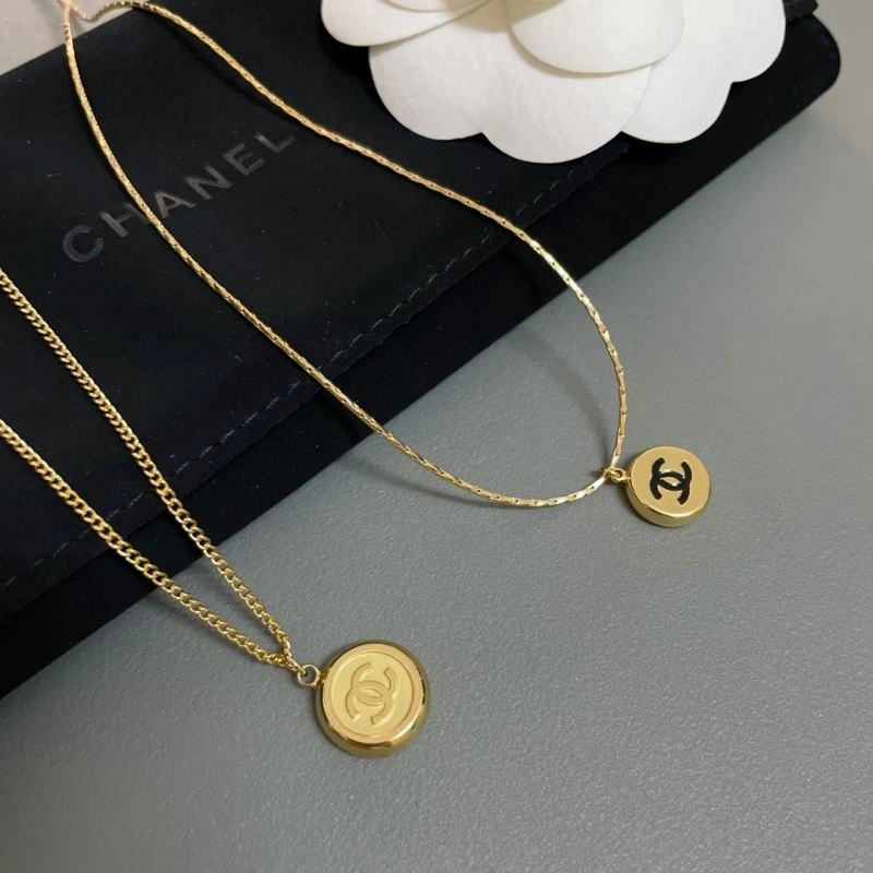 Top mirror Chanel Necklaces