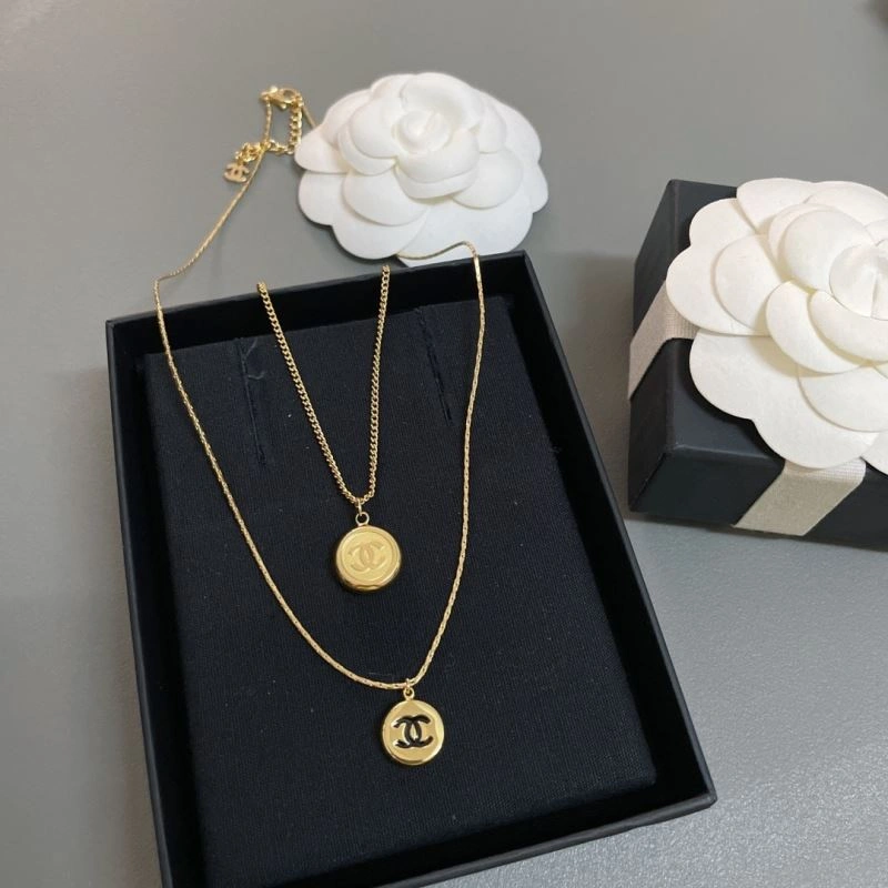 Top mirror Chanel Necklaces