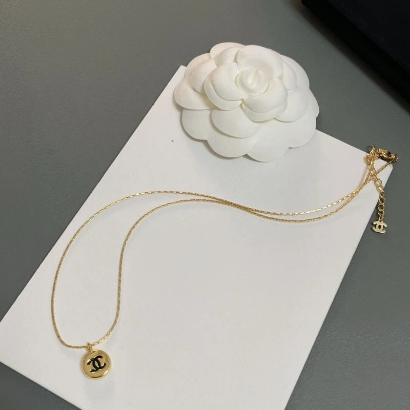Top mirror Chanel Necklaces
