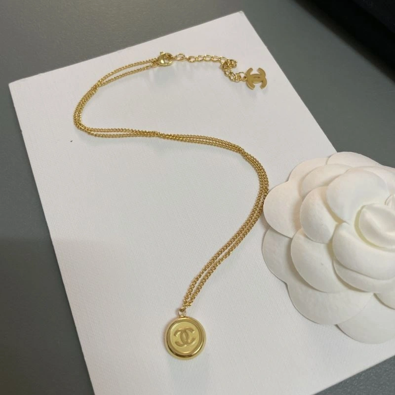 Top mirror Chanel Necklaces