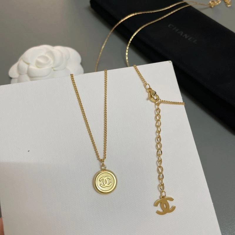 Top mirror Chanel Necklaces