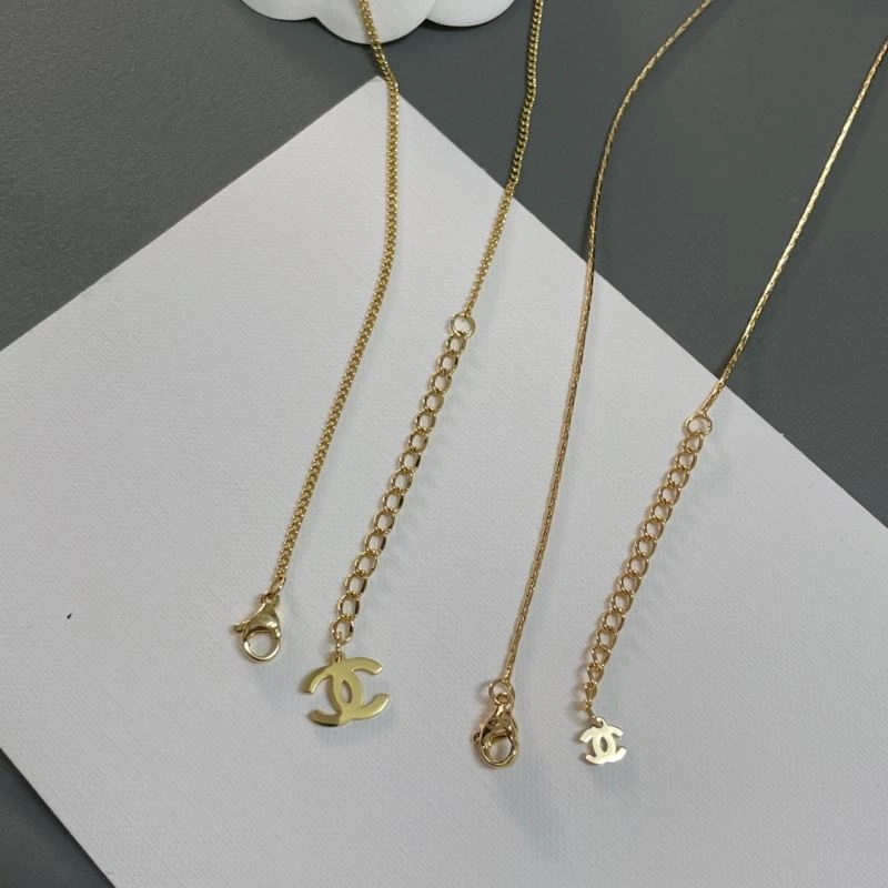 Top mirror Chanel Necklaces
