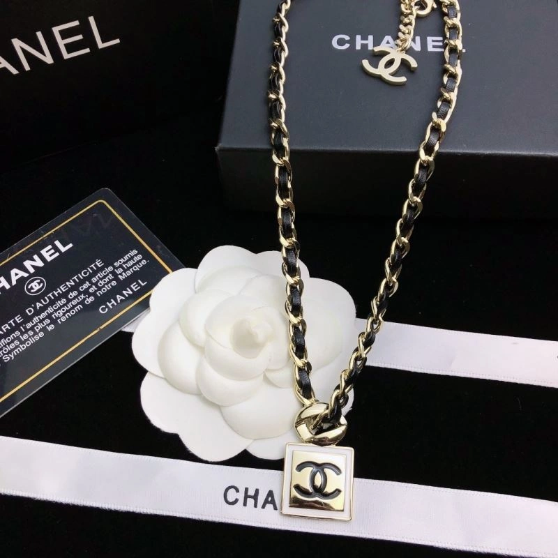 Bargain Chanel Necklaces