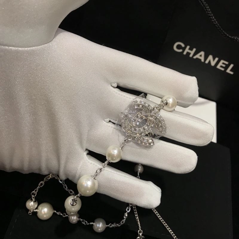 Top mirror Chanel Necklaces