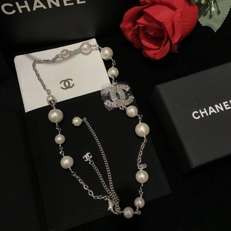 Top mirror Chanel Necklaces