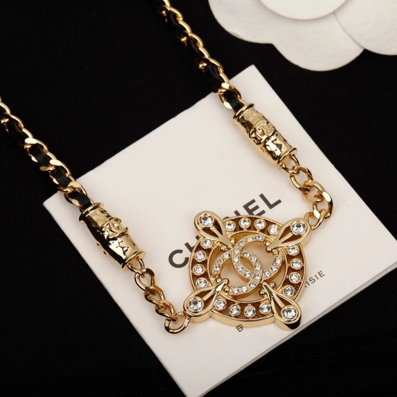 Top mirror Chanel Necklaces