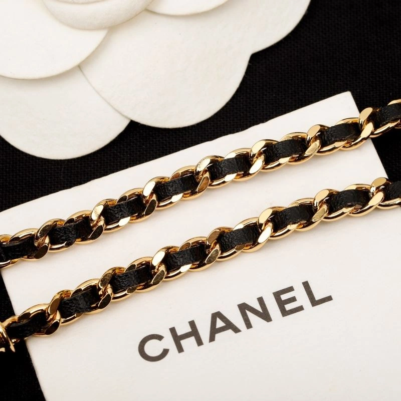 Top mirror Chanel Necklaces