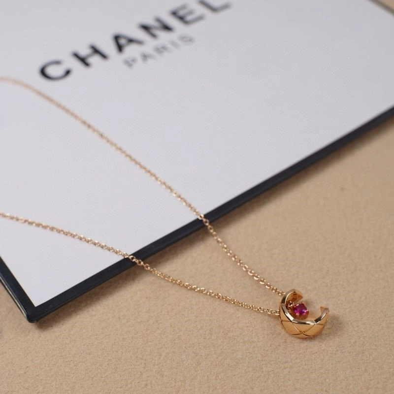 Top match Chanel Necklaces