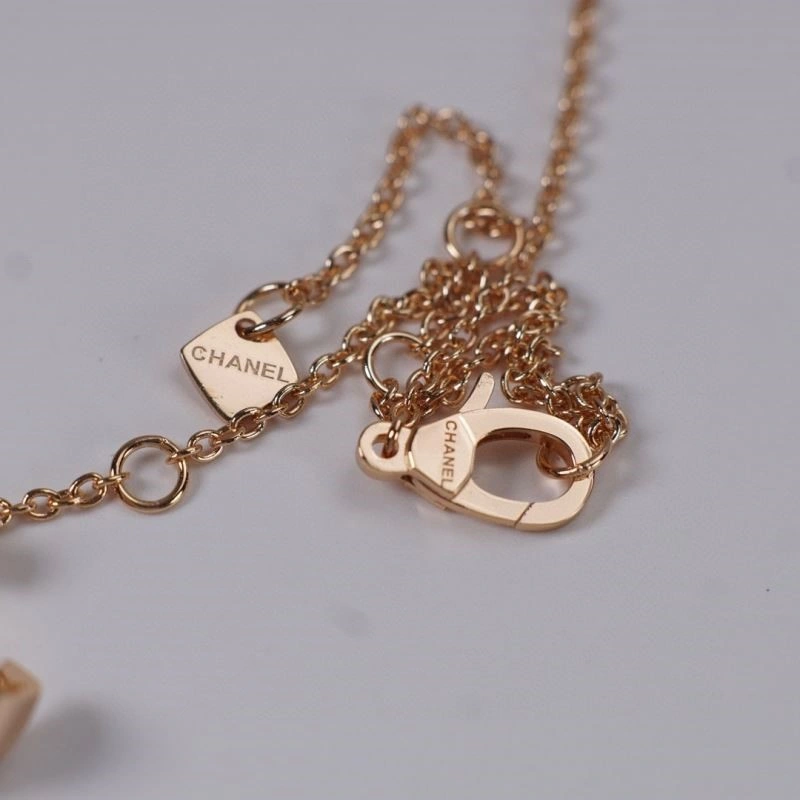 Top match Chanel Necklaces