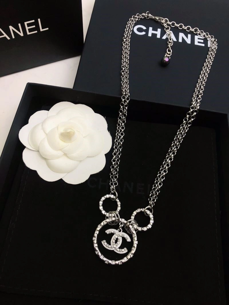 Bargain Chanel Necklaces