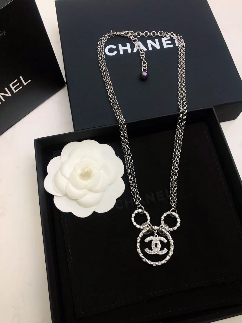 Bargain Chanel Necklaces