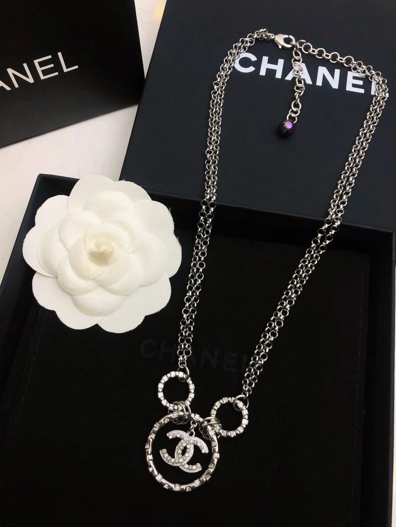Bargain Chanel Necklaces