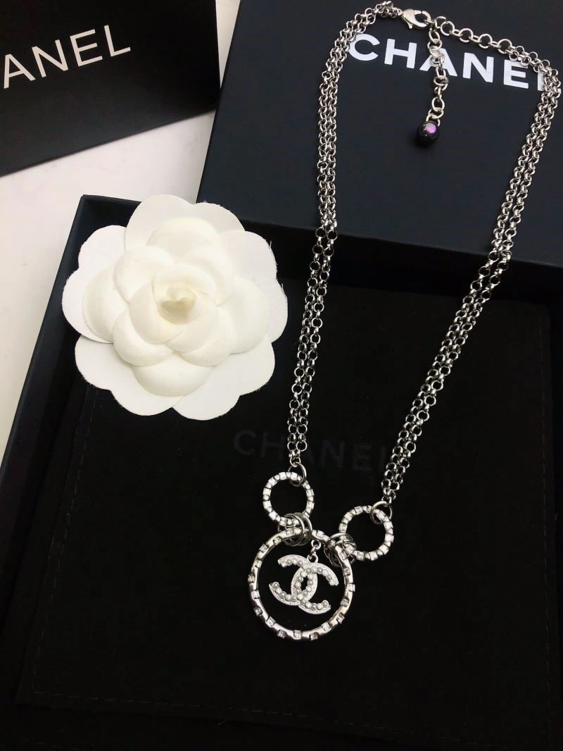 Bargain Chanel Necklaces