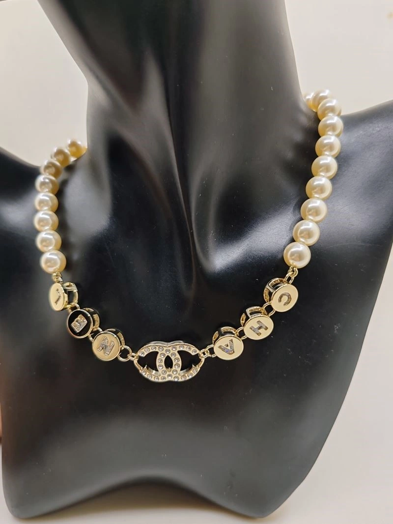 Top mirror Chanel Necklaces