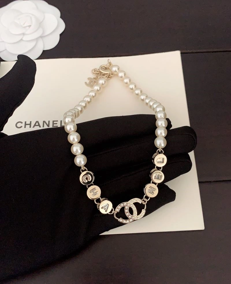 Top mirror Chanel Necklaces