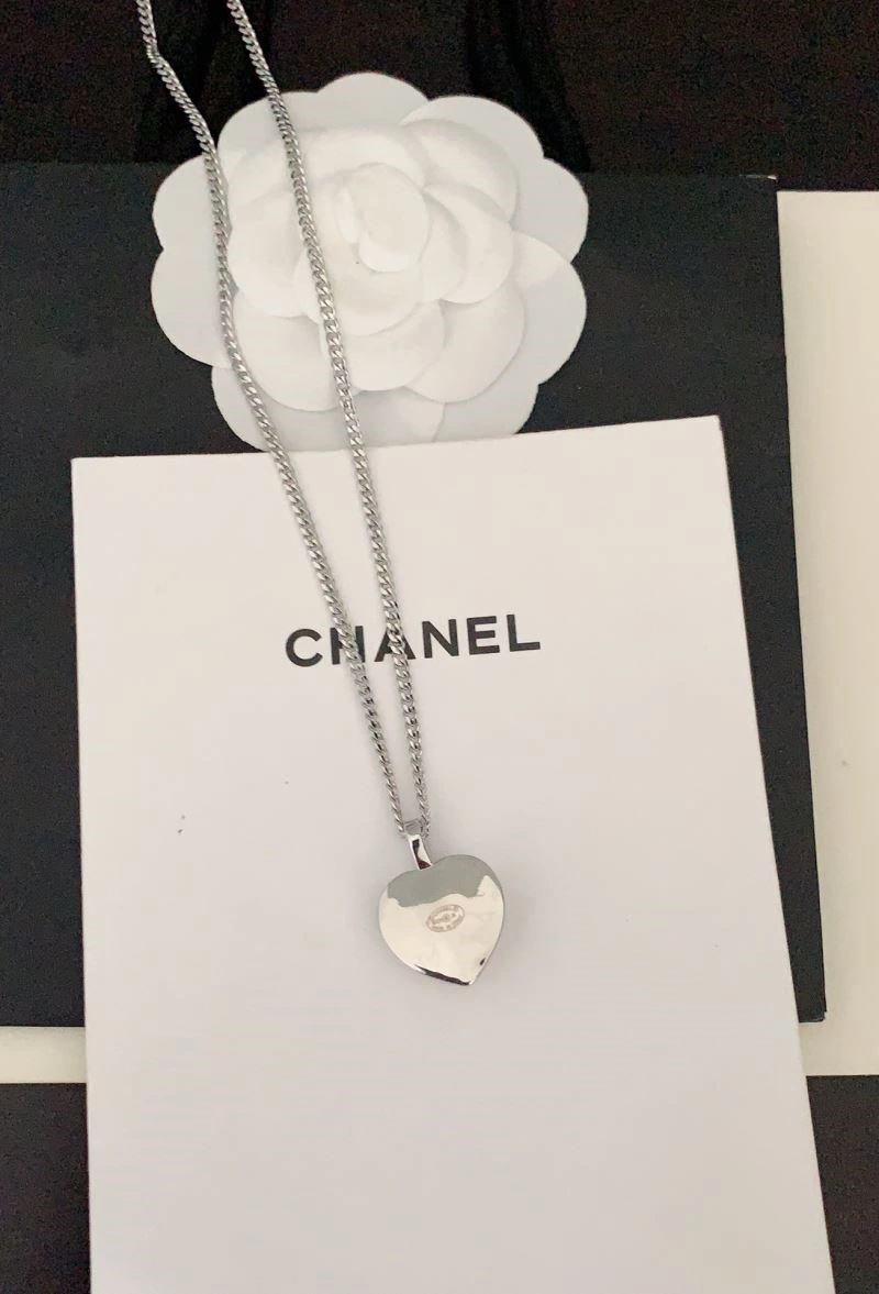 Cut-rate Chanel Necklaces