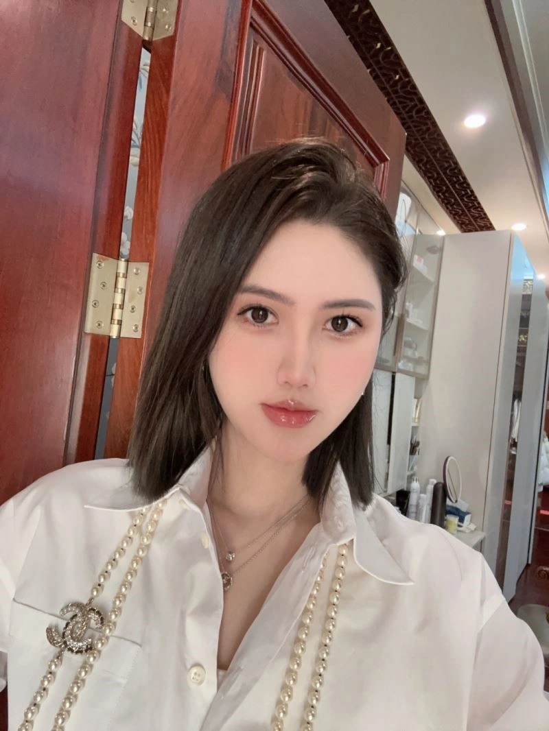 Indistinguishable Chanel Necklaces