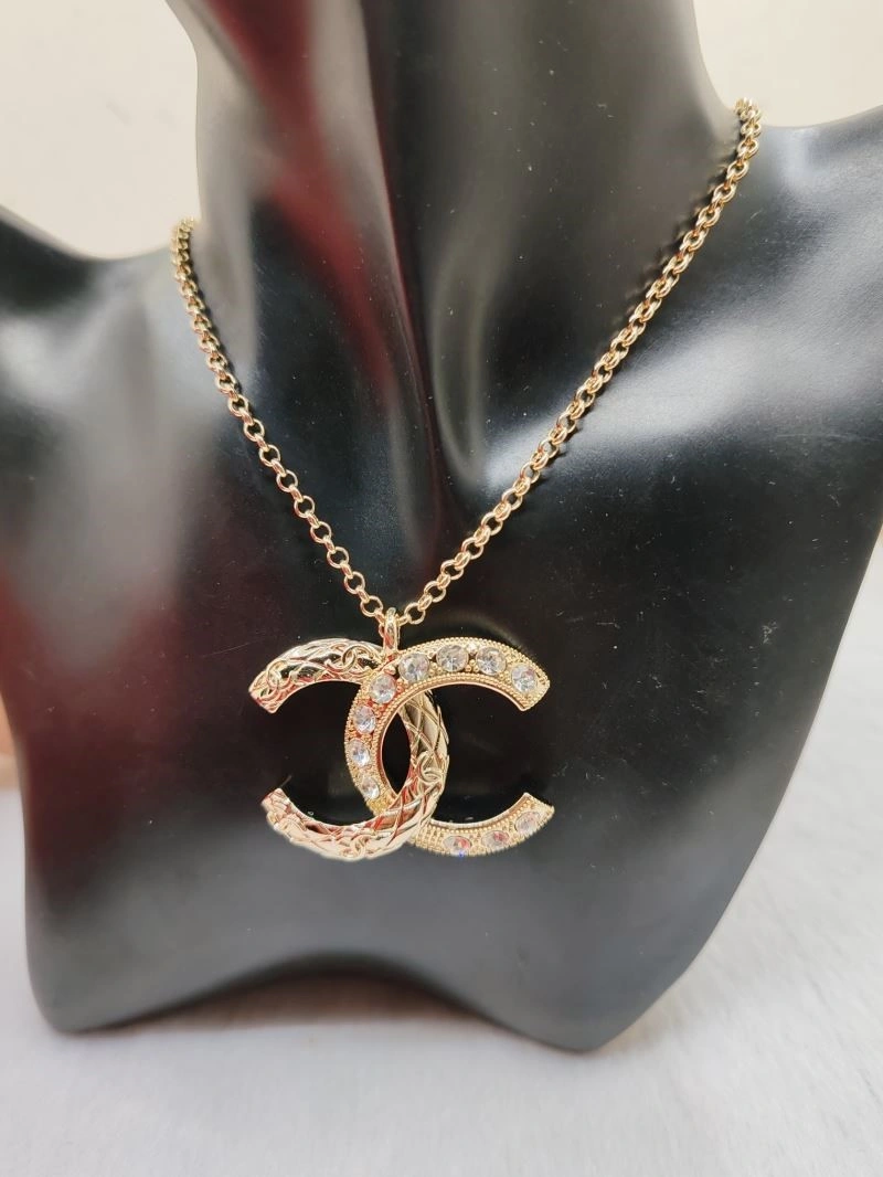Top mirror Chanel Necklaces