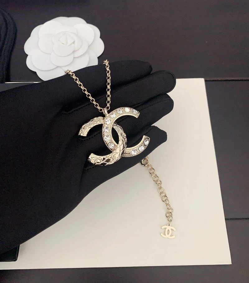 Top mirror Chanel Necklaces