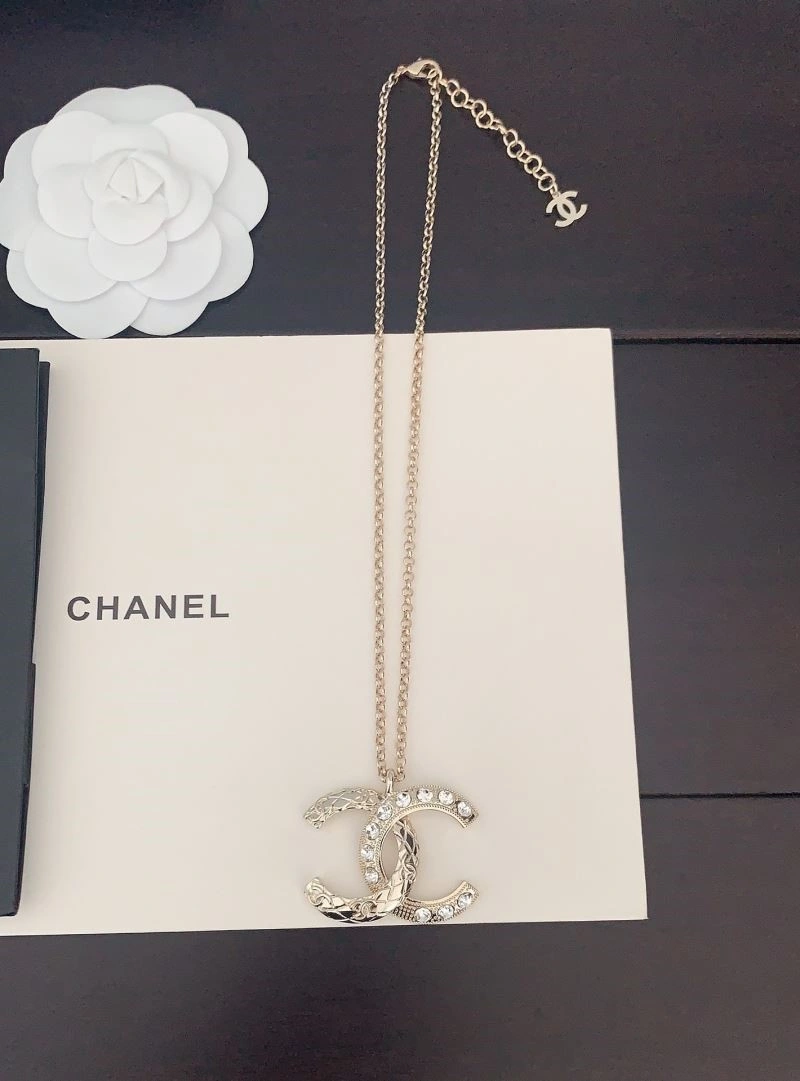 Top mirror Chanel Necklaces
