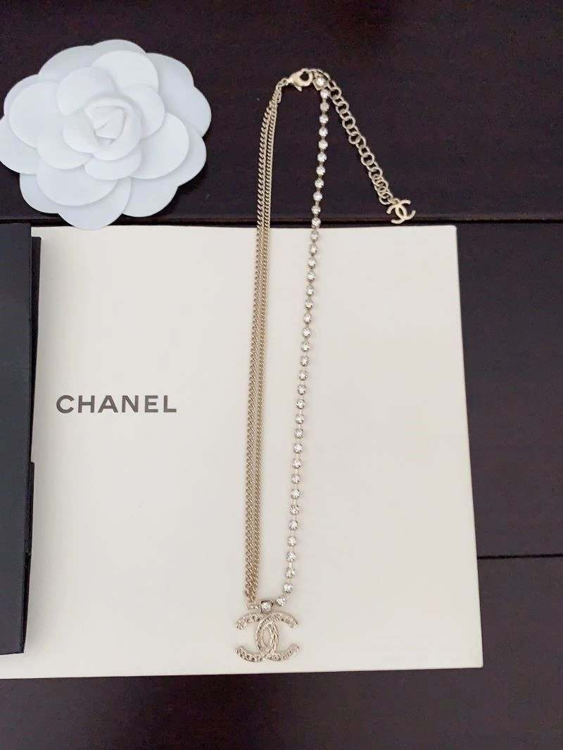 Top mirror Chanel Necklaces