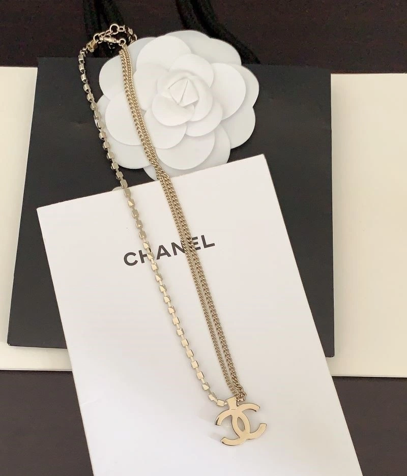 Top mirror Chanel Necklaces