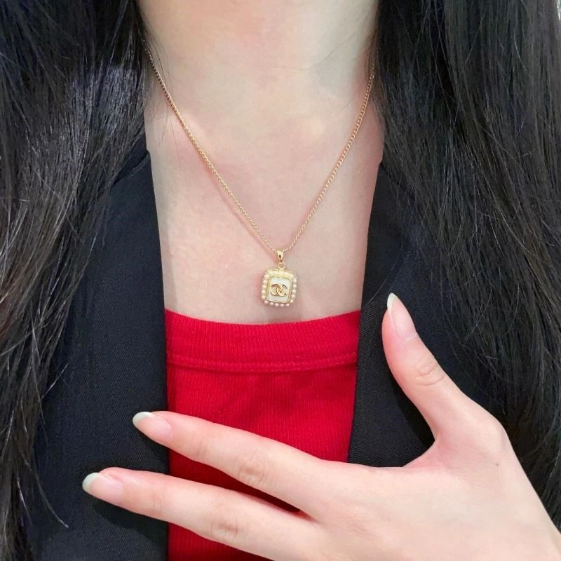 Precise copy Chanel Necklaces