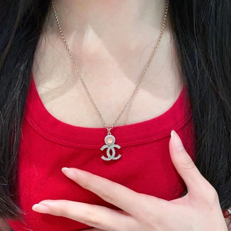 Top mirror Chanel Necklaces