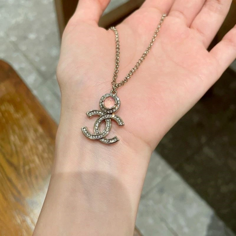 Top mirror Chanel Necklaces