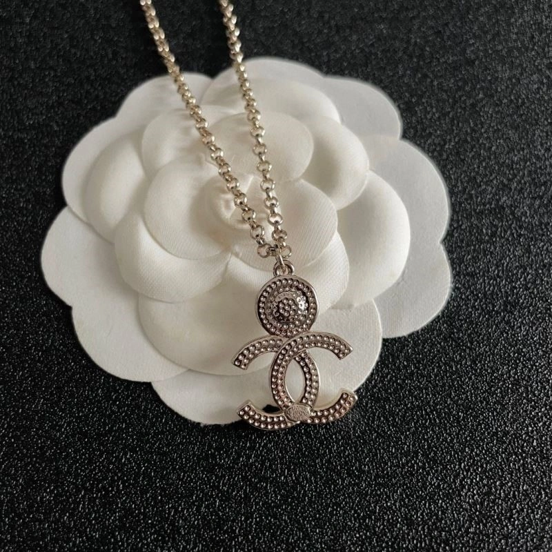 Top mirror Chanel Necklaces