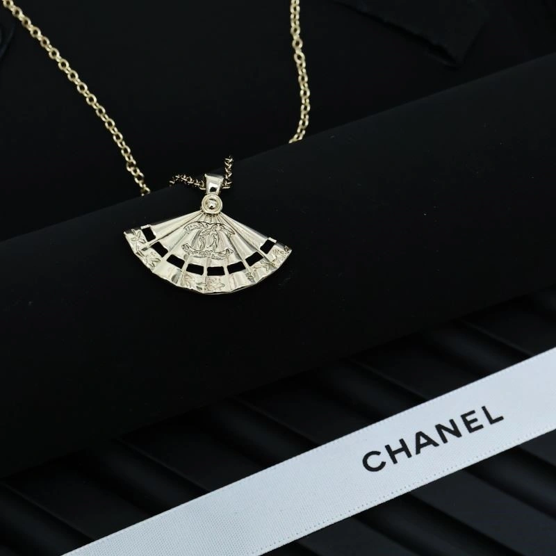 Top mirror Chanel Necklaces