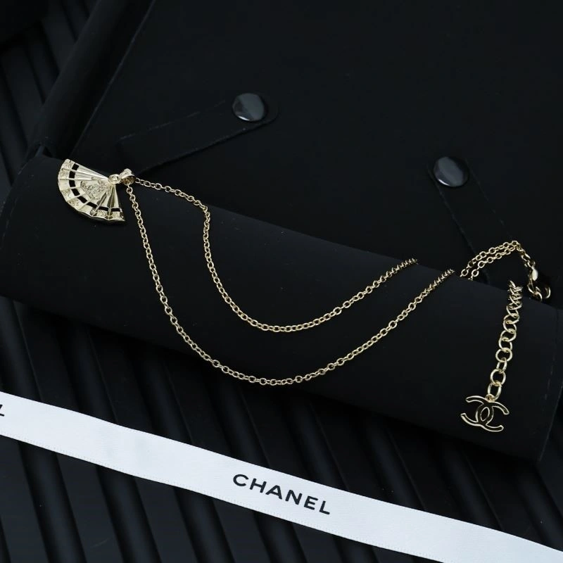 Top mirror Chanel Necklaces
