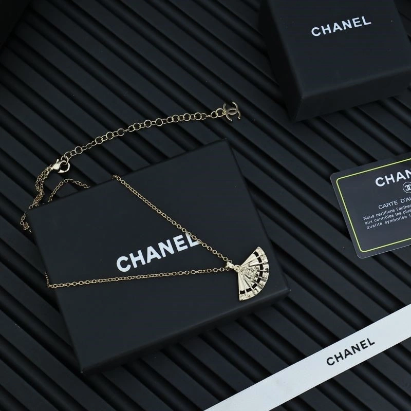 Top mirror Chanel Necklaces